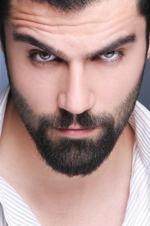 Aidez votre homme à soigner sa barbe